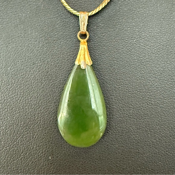 Vintage | Jewelry | Green Jade Teardrop Pendant Necklace Vintage 2 ...
